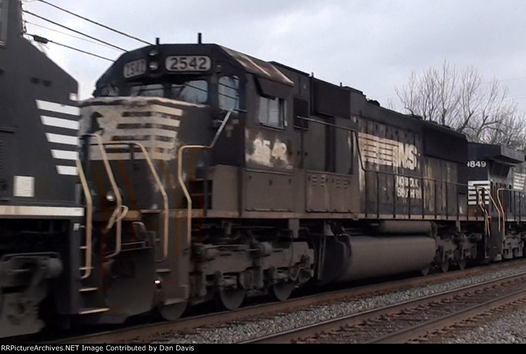 NS SD70 2542 on 967